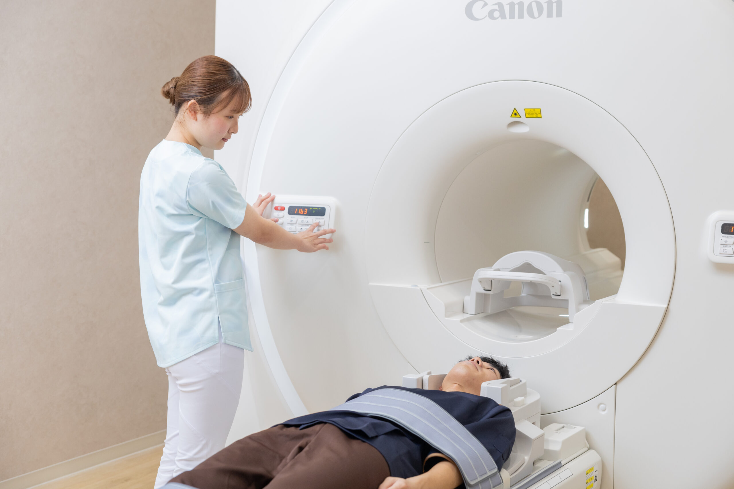 【脳神経外科でMRI検査する前に知ってほしい事】MRI検査の費用も解説！ | 頭痛外来や歯なら おひさま脳神経外科・歯科｜広島市中区吉島